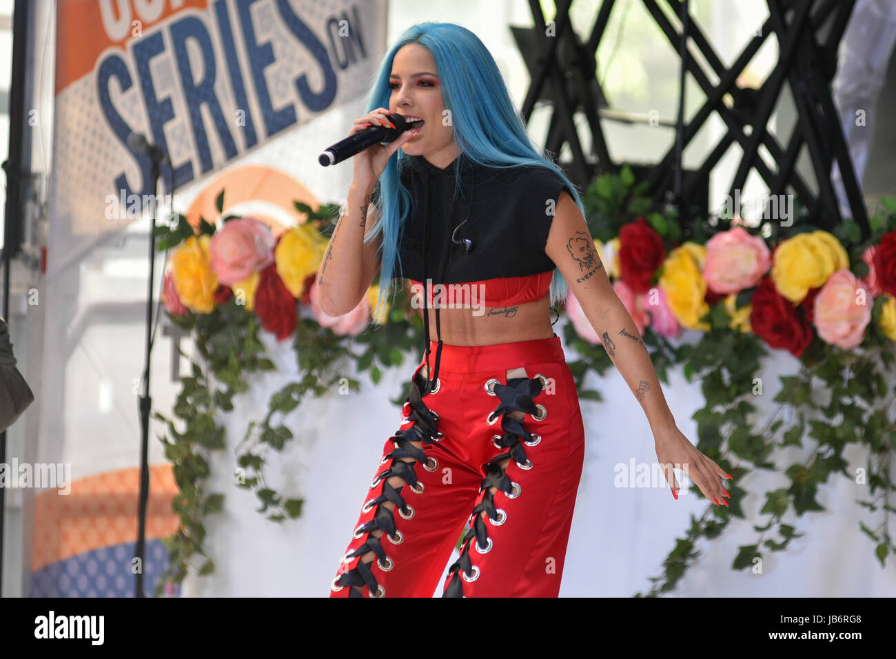 Halsey singer hi-res stock photography and images - Alamy