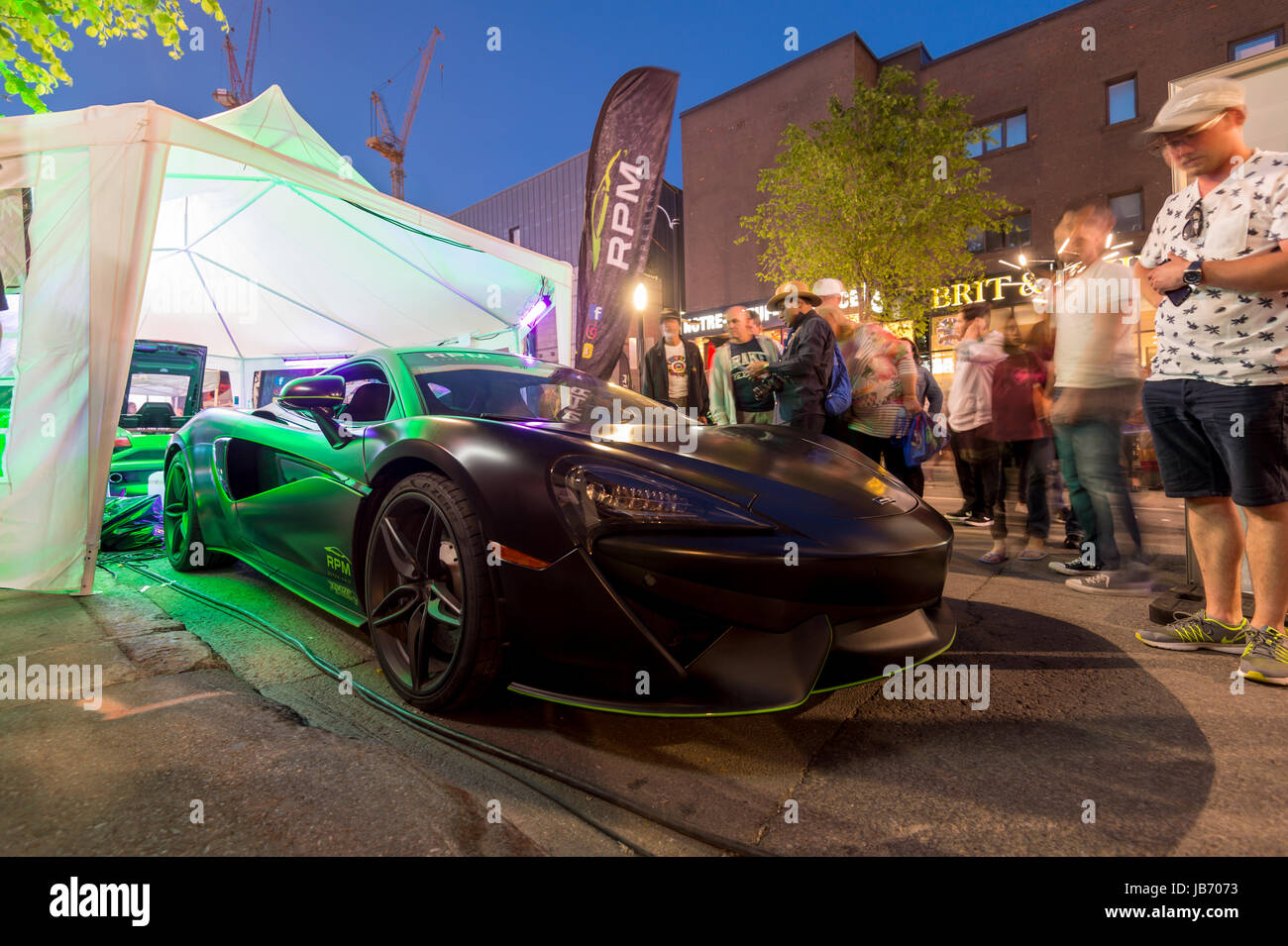 Formula one race and night hi-res stock photography and images - Alamy