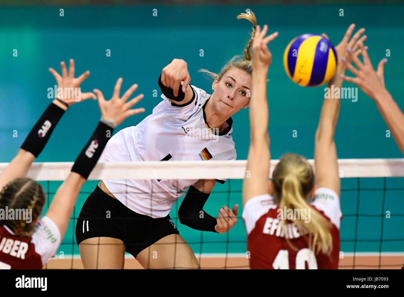 Montreux, Switzerland. 9th June, 2017. Louisa Lippmann (C) of Germany ...