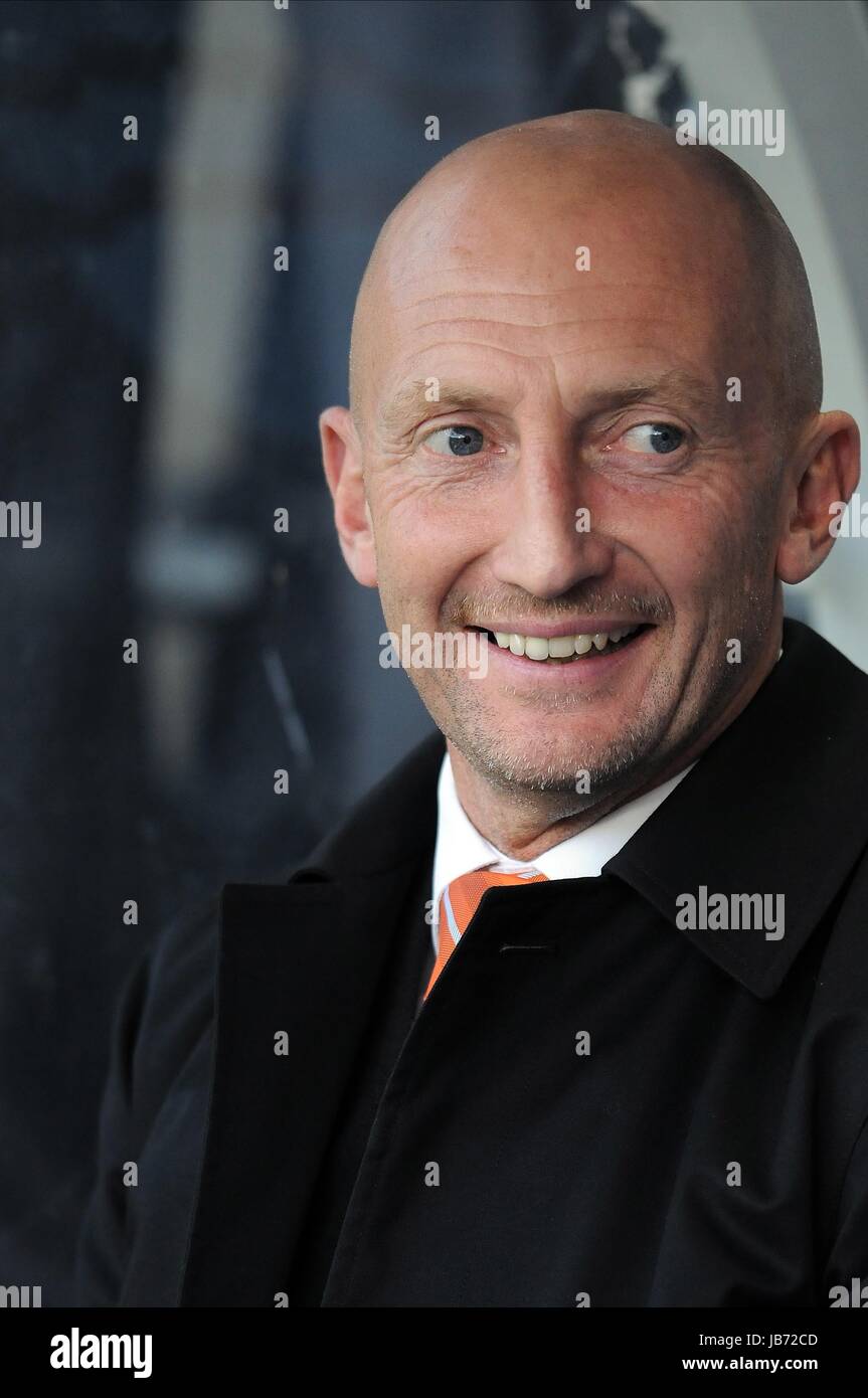 IAN HOLLOWAY BLACKPOOL FC MANAGER HULL V BLACKPOOL KC STADIUM, HULL ...