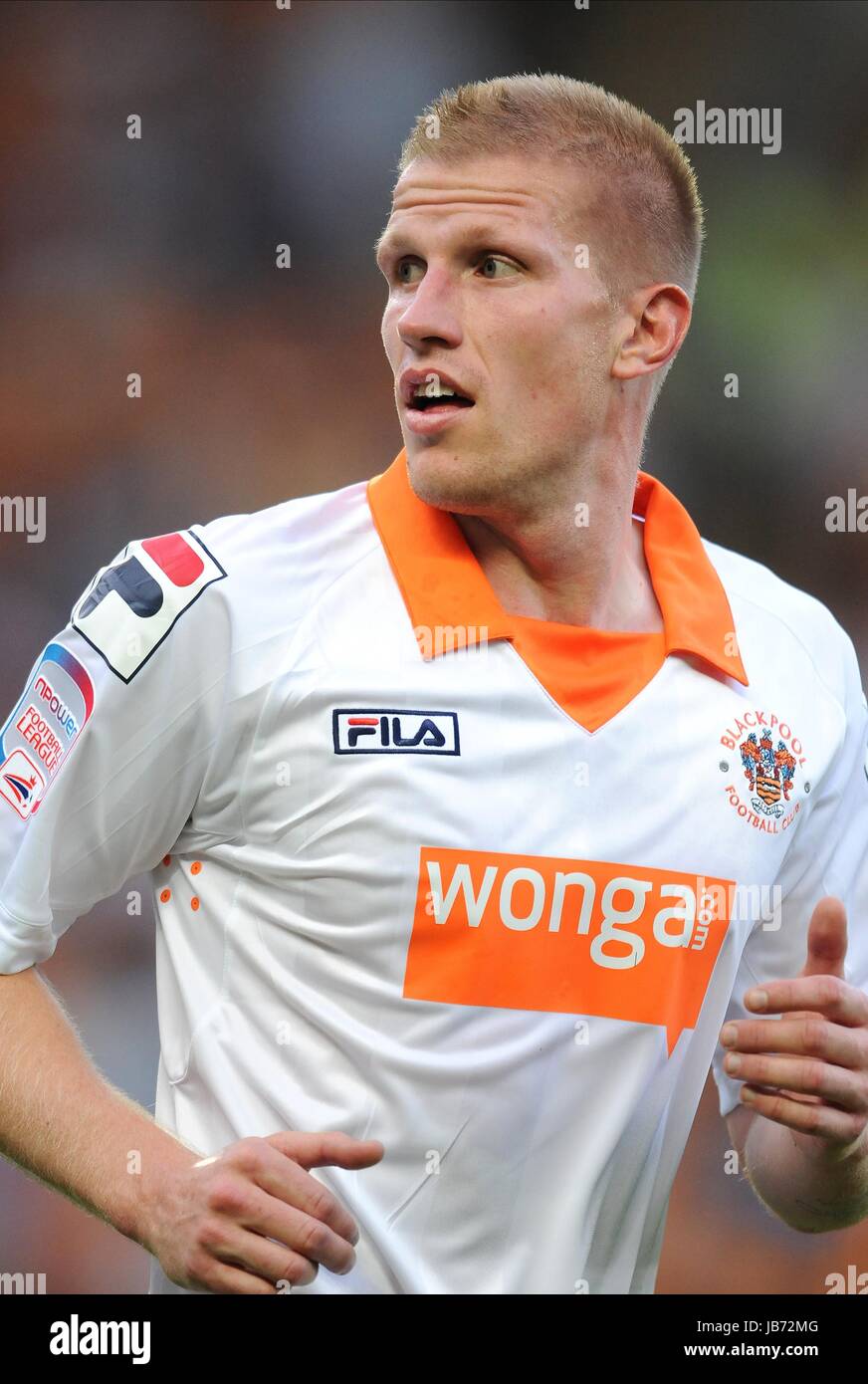 KEITH SOUTHERN BLACKPOOL FC HULL V BLACKPOOL KC STADIUM, HULL, ENGLAND ...