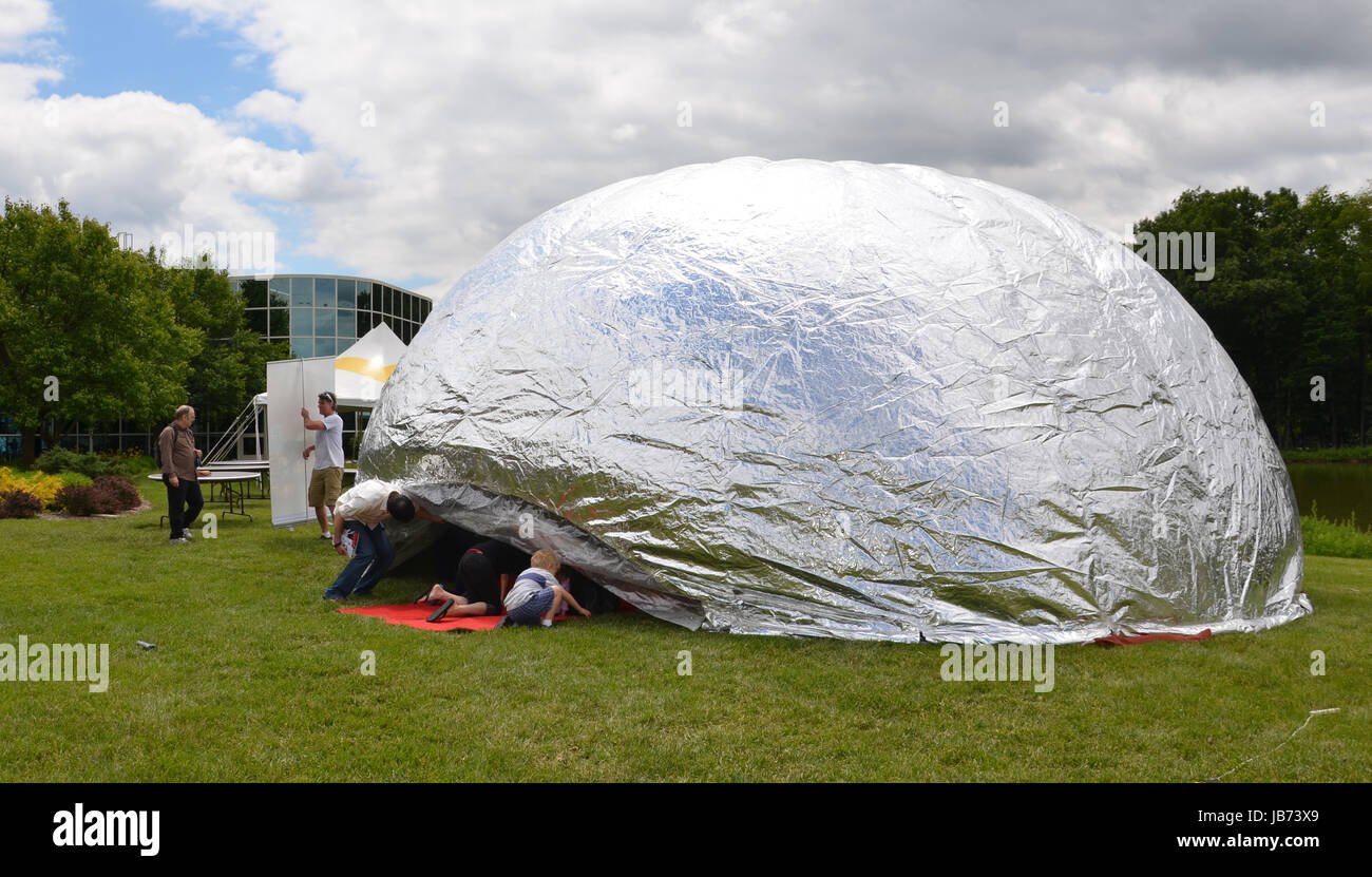 Balloon shelter hi-res stock photography and images - Alamy