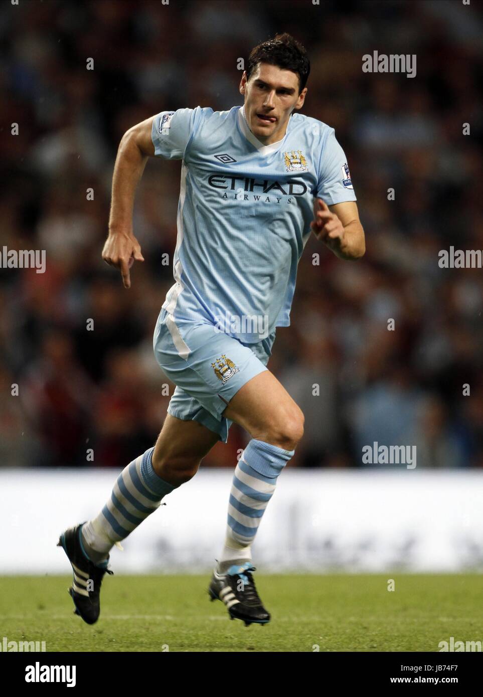 GARETH BARRY MANCHESTER CITY FC MANCHESTER CITY FC ETHIAD STADIUM ...