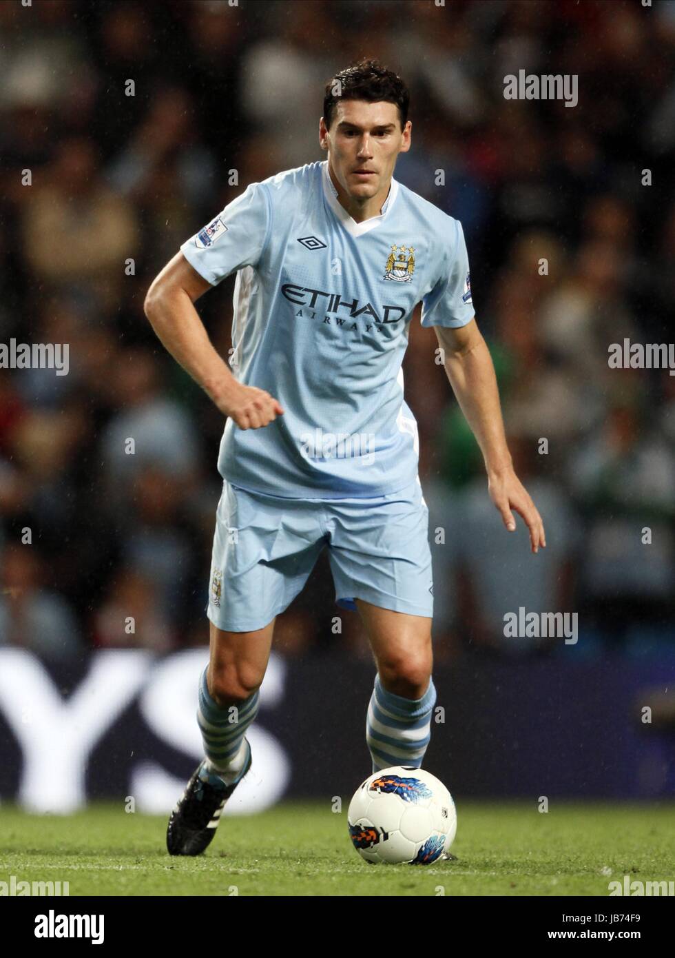 GARETH BARRY MANCHESTER CITY FC MANCHESTER CITY FC ETHIAD STADIUM ...