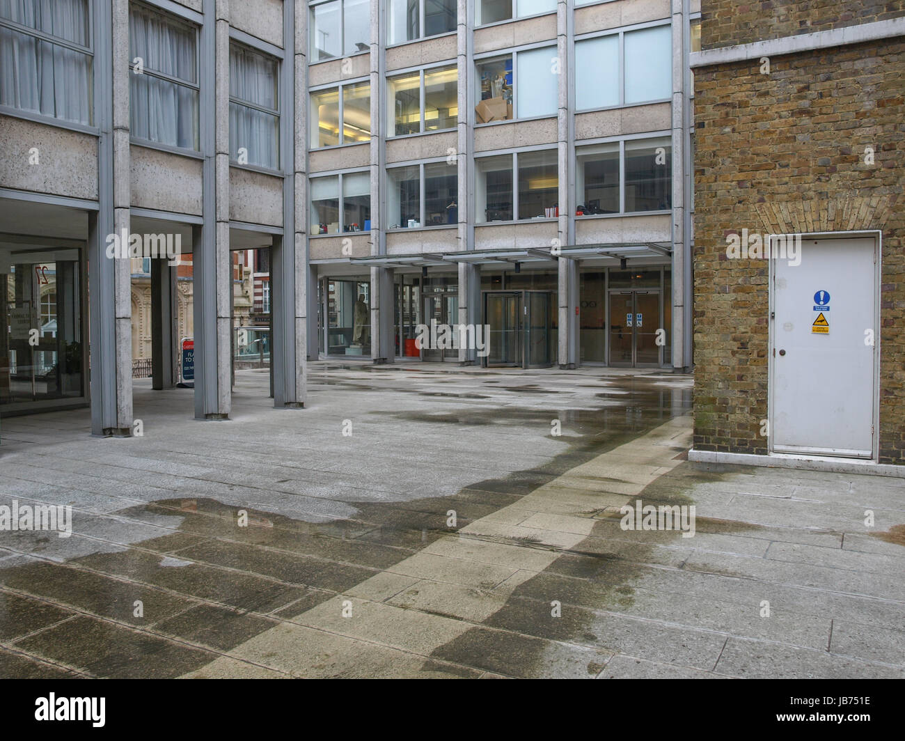 LONDON, ENGLAND, UK - MARCH 04, 2009: The Economist Building designed ...