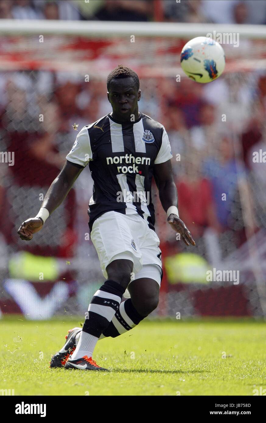 CHEIK TIOTE NEWCASTLE UNITED FC STADIUM OF LIGHT SUNDERLAND ENGLAND 20 ...