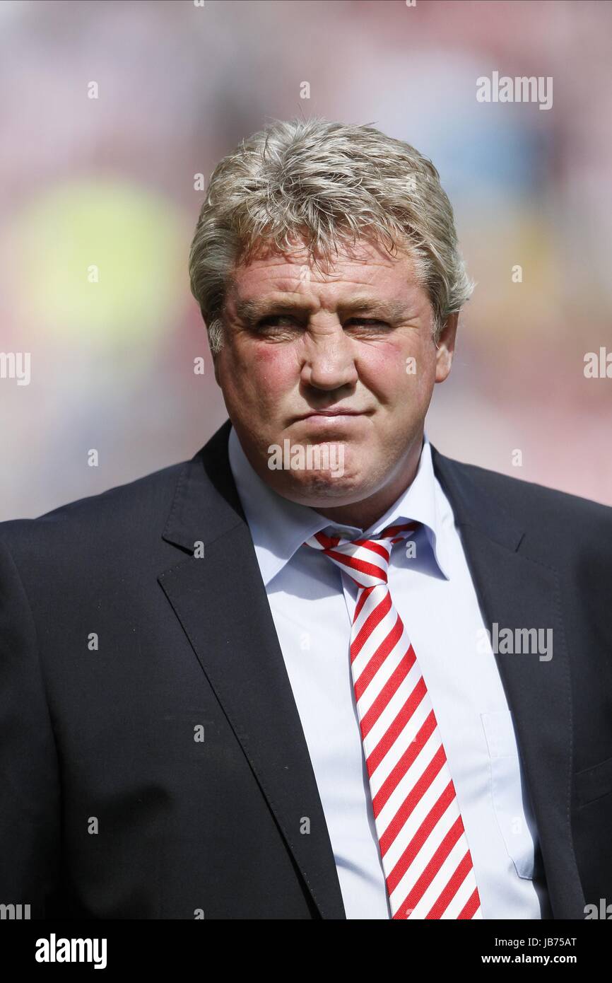 STEVE BRUCE SUNDERLAND MANAGER FC STADIUM OF LIGHT SUNDERLAND ENGLAND ...