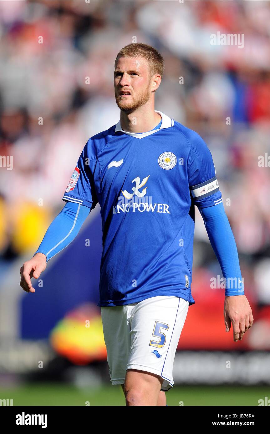 MATT MILLS LEICESTER CITY FC LEICESTER CITY FC KING POWER STADIUM ...