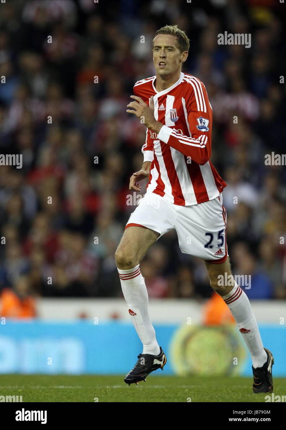 PETER CROUCH STOKE CITY V MANCHESTER UNITED THE BRITANNIA STADIUM STOKE ...