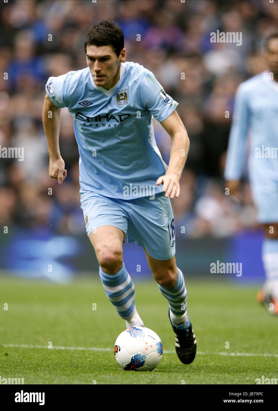 GARETH BARRY MANCHESTER CITY FC MANCHESTER CITY FC ETHIAD STADIUM ...