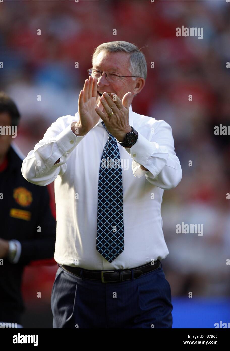 SIR ALEX FERGUSON MANCHESTER UNITED FC MANAGER MANCHESTER UNITED FC ...