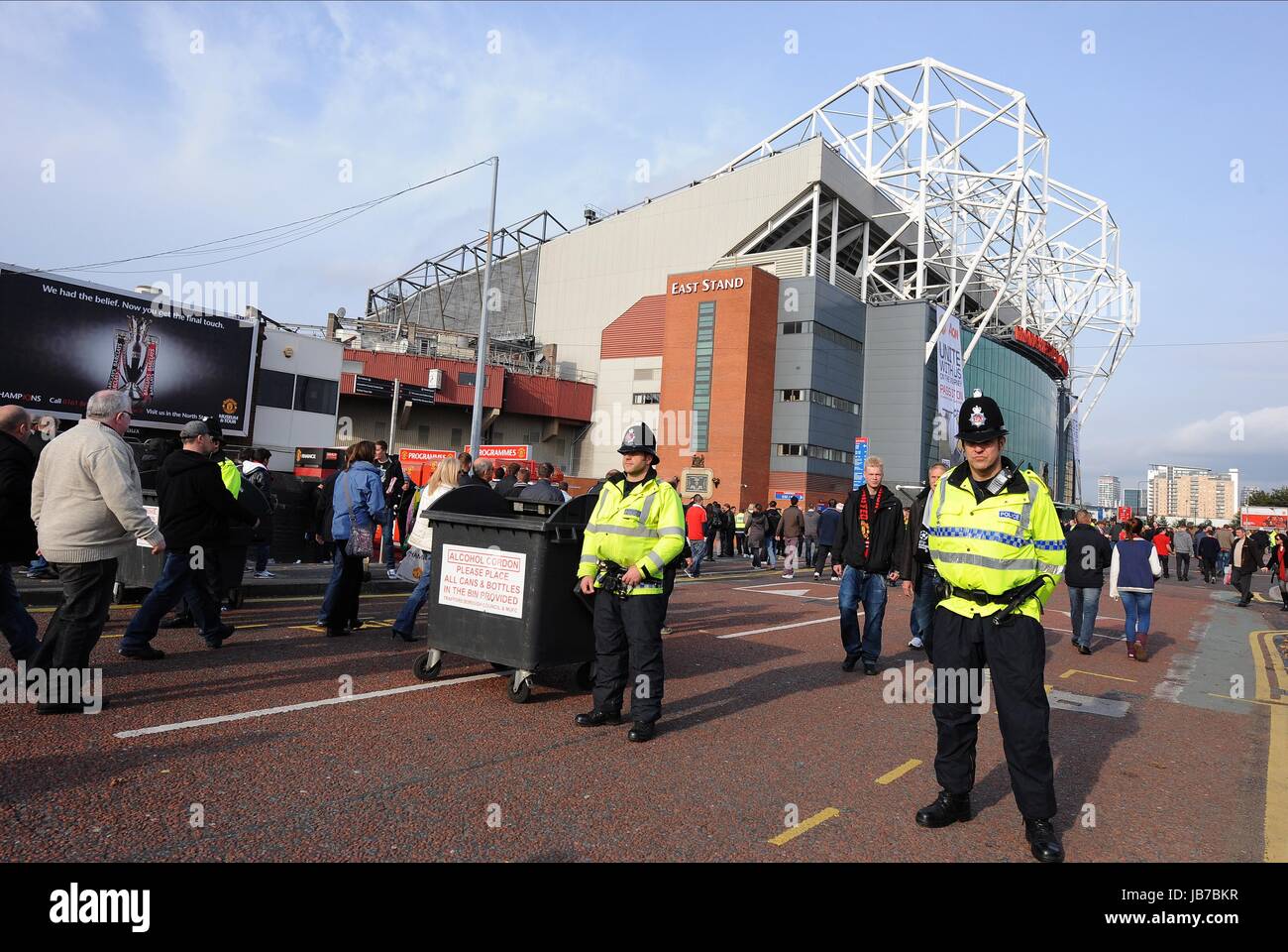 Police outside stadium hi-res stock photography and images - Alamy