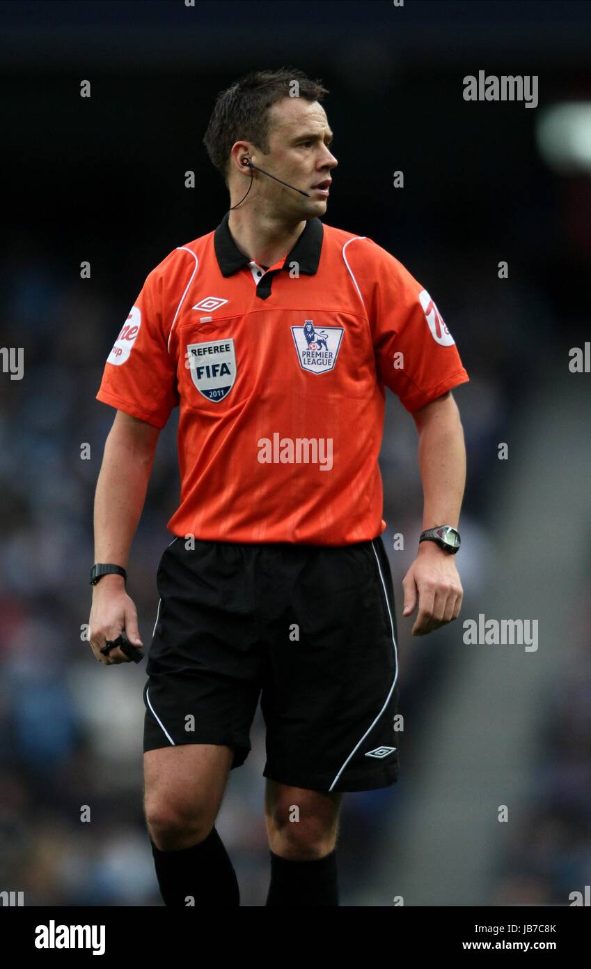 STUART ATTWELL REFEREE REFEREE ETIHAD STADIUM MANCHESTER ENGLAND 29 ...