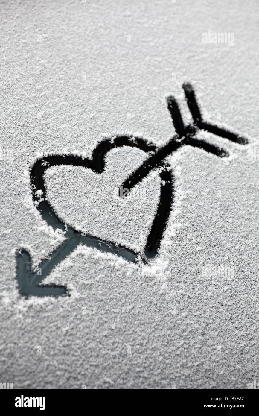 Picture of a heart drawing in the snow Stock Photo - Alamy