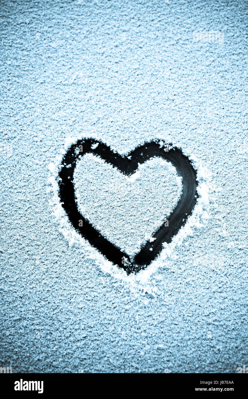Picture of a heart drawing in the snow Stock Photo - Alamy