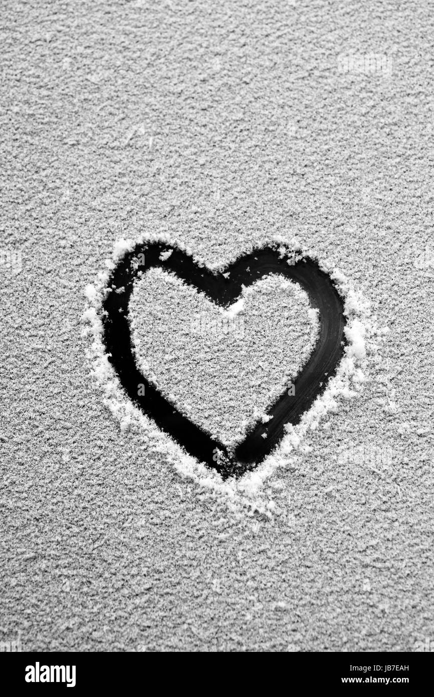 Picture of a heart drawing in the snow Stock Photo - Alamy