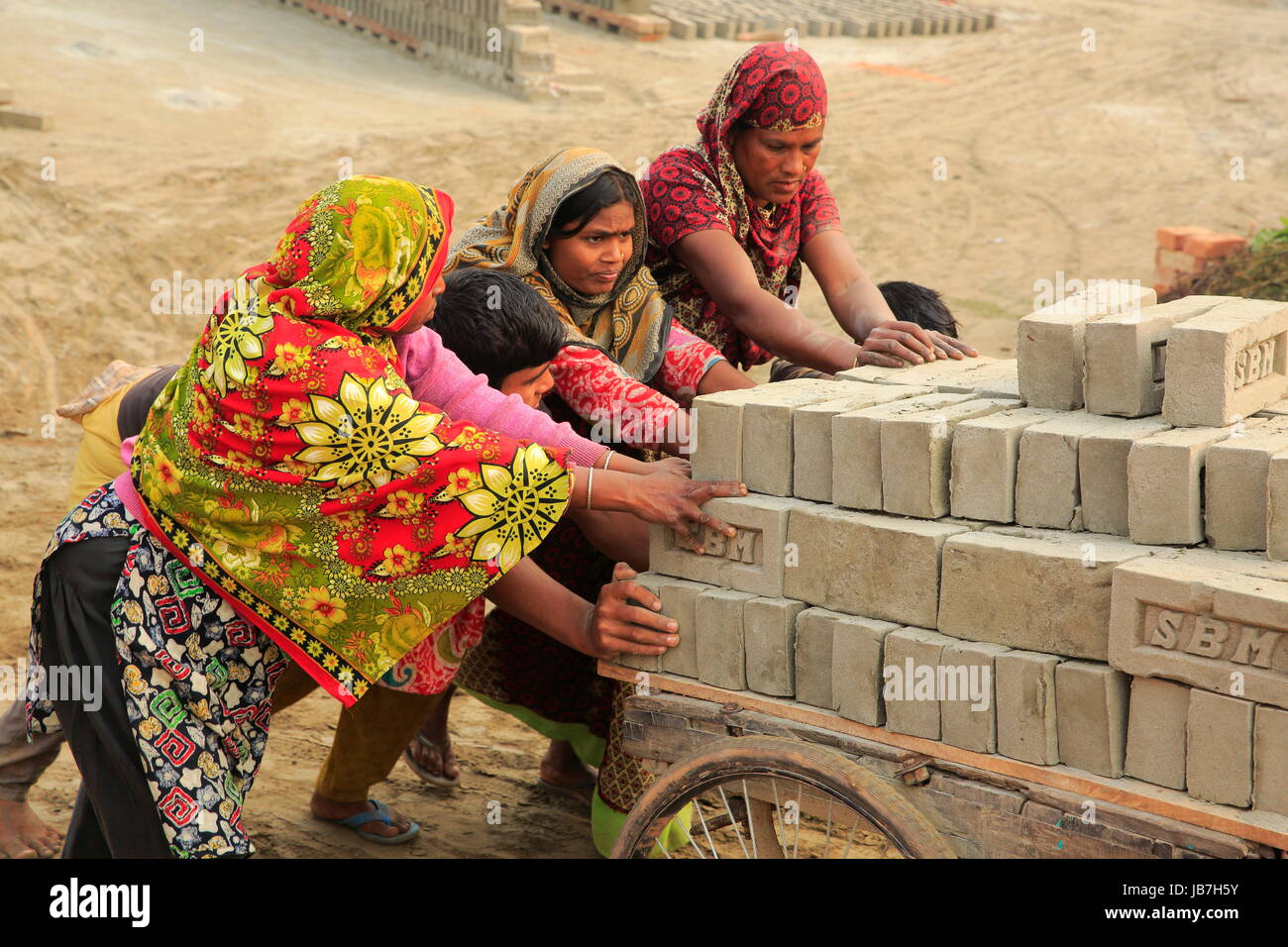 Laborer work at brickfield at Khulna, Bangladesh Stock Photo - Alamy