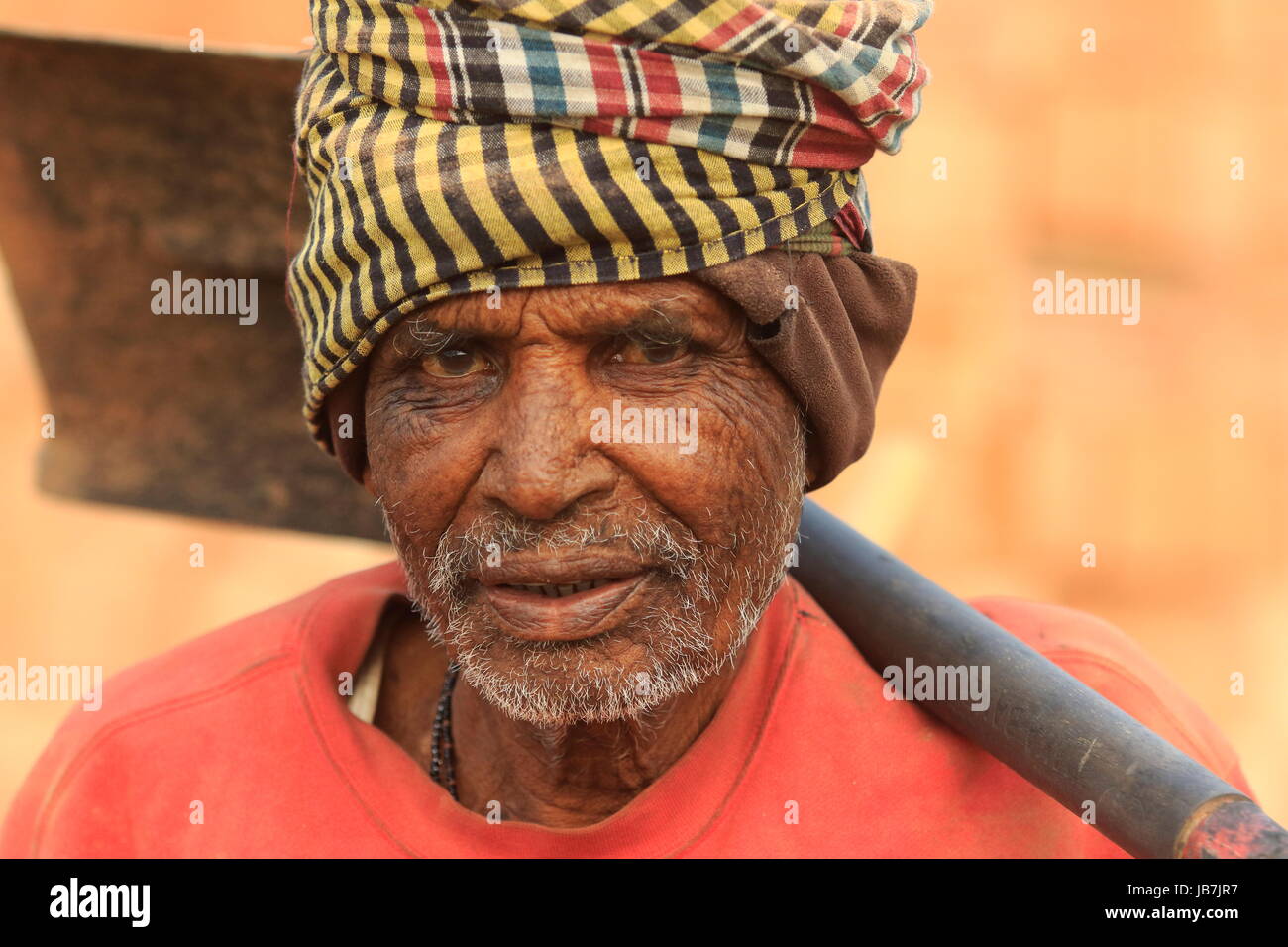 Old man working hard hi-res stock photography and images - Alamy