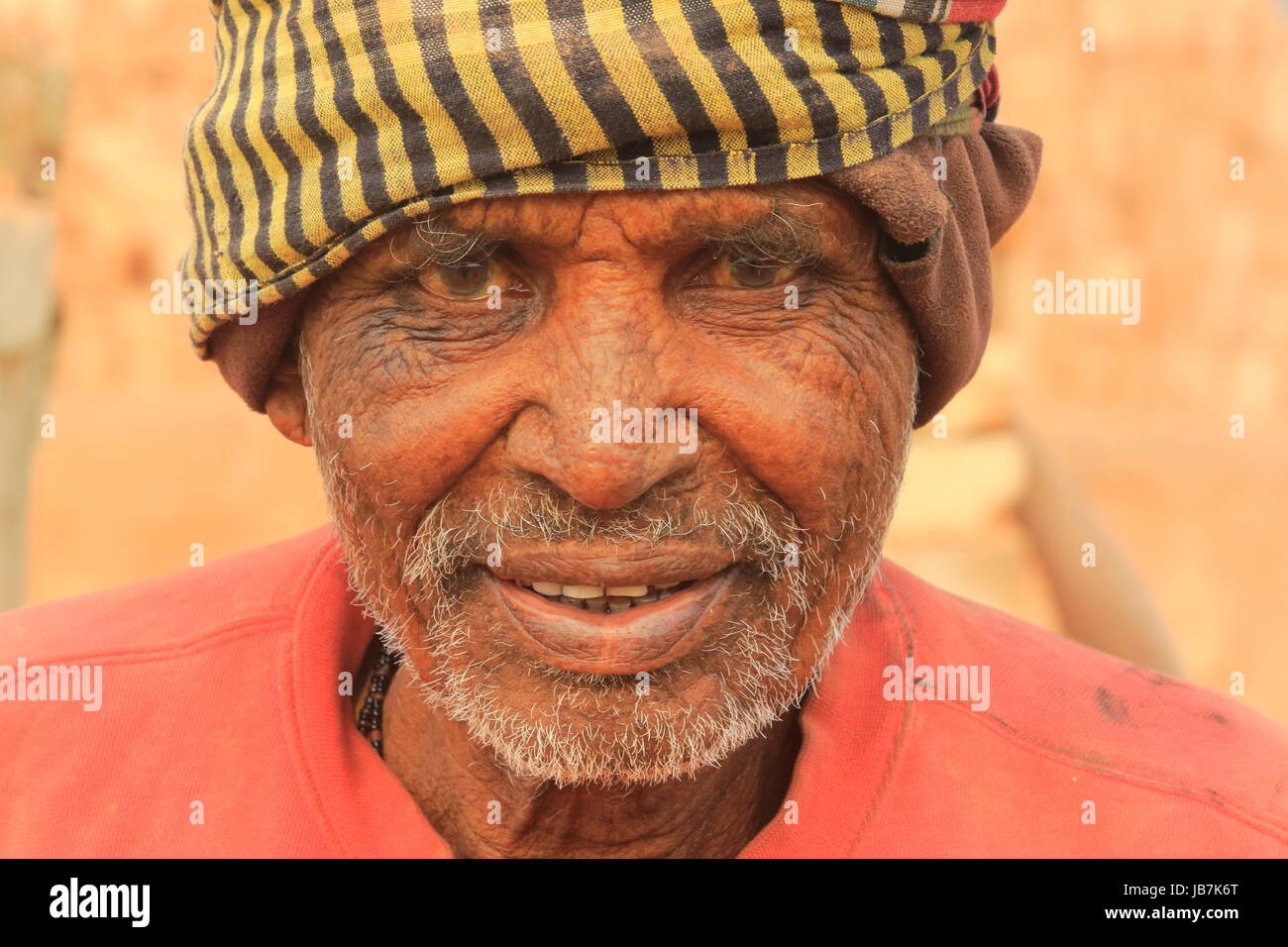 Old man working hard hi-res stock photography and images - Alamy