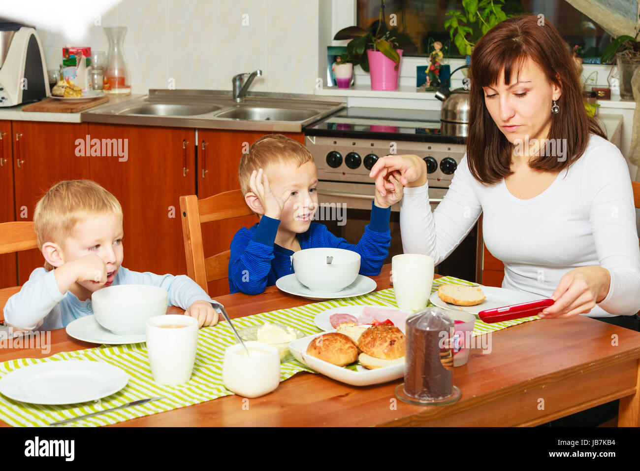 Family eating corn flakes bread hi-res stock photography and images - Alamy