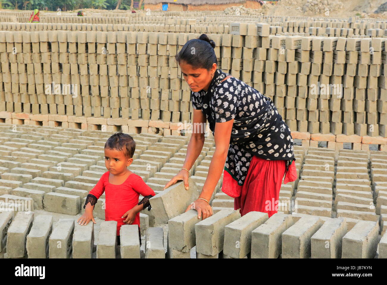 Laborer work at brickfield at Khulna, Bangladesh Stock Photo - Alamy