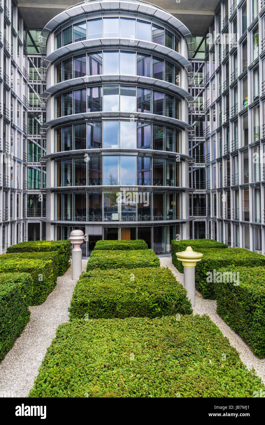 Cube shaped modern building hi-res stock photography and images - Alamy