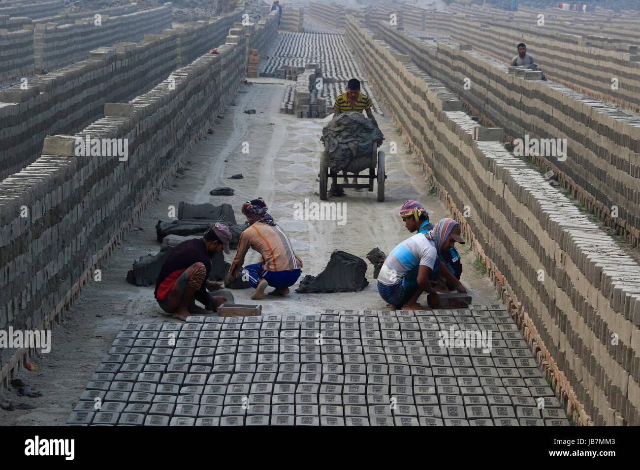 Laborer work at brickfield at Khulna, Bangladesh Stock Photo - Alamy