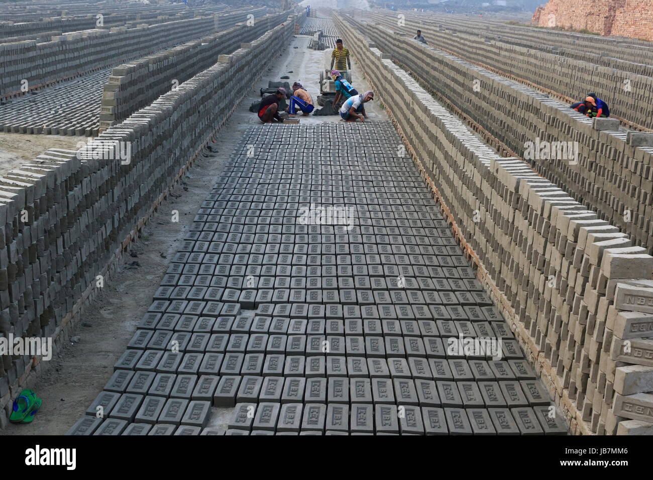 Laborer work at brickfield at Khulna, Bangladesh Stock Photo - Alamy
