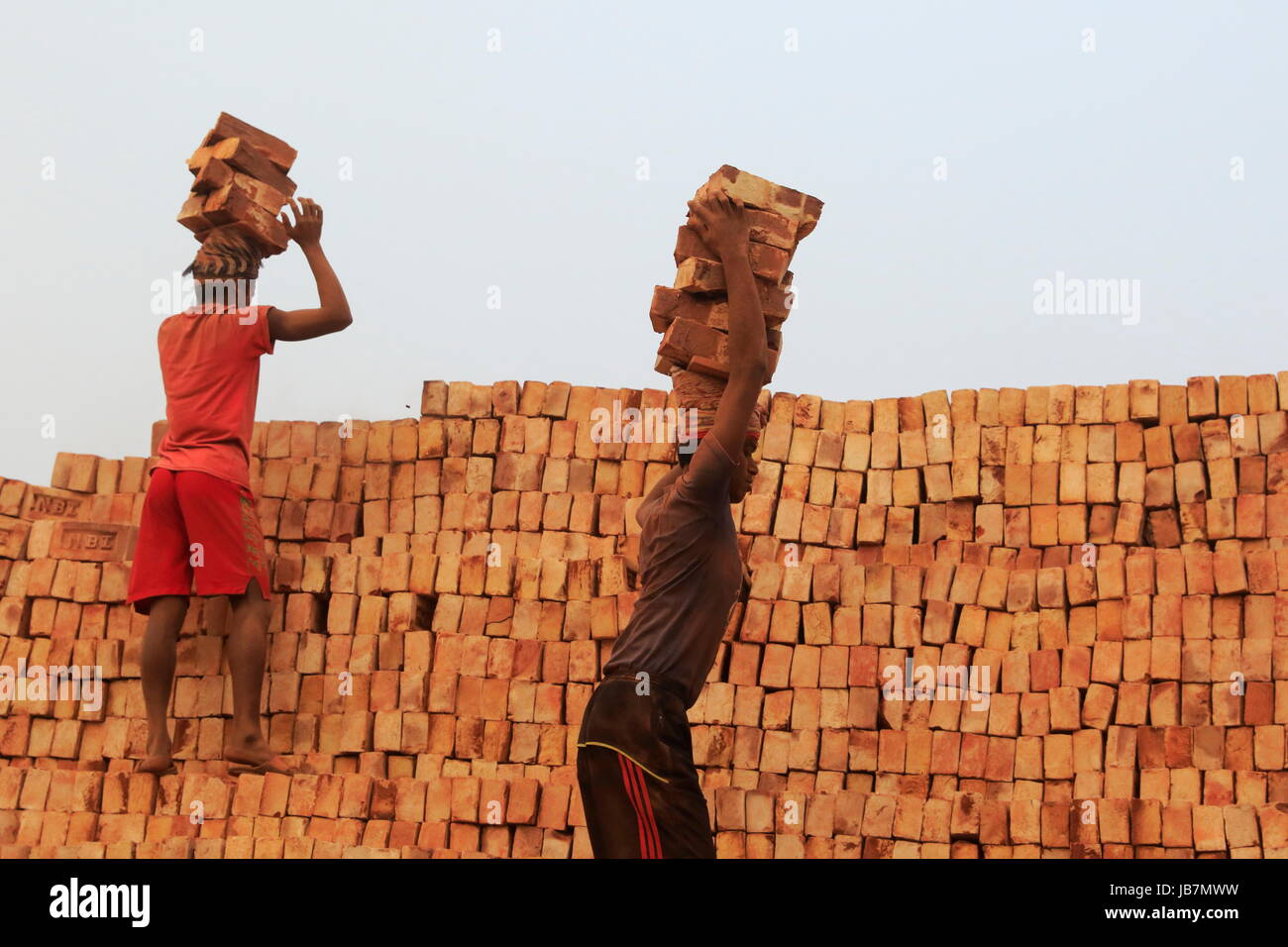 Laborer work at brickfield at Khulna, Bangladesh Stock Photo - Alamy