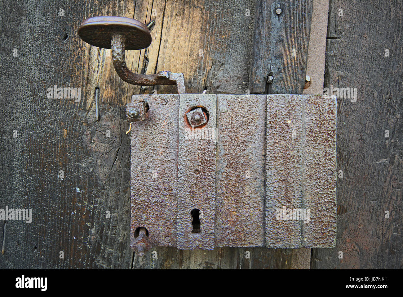 vintyage rusty handle door lock Stock Photo - Alamy