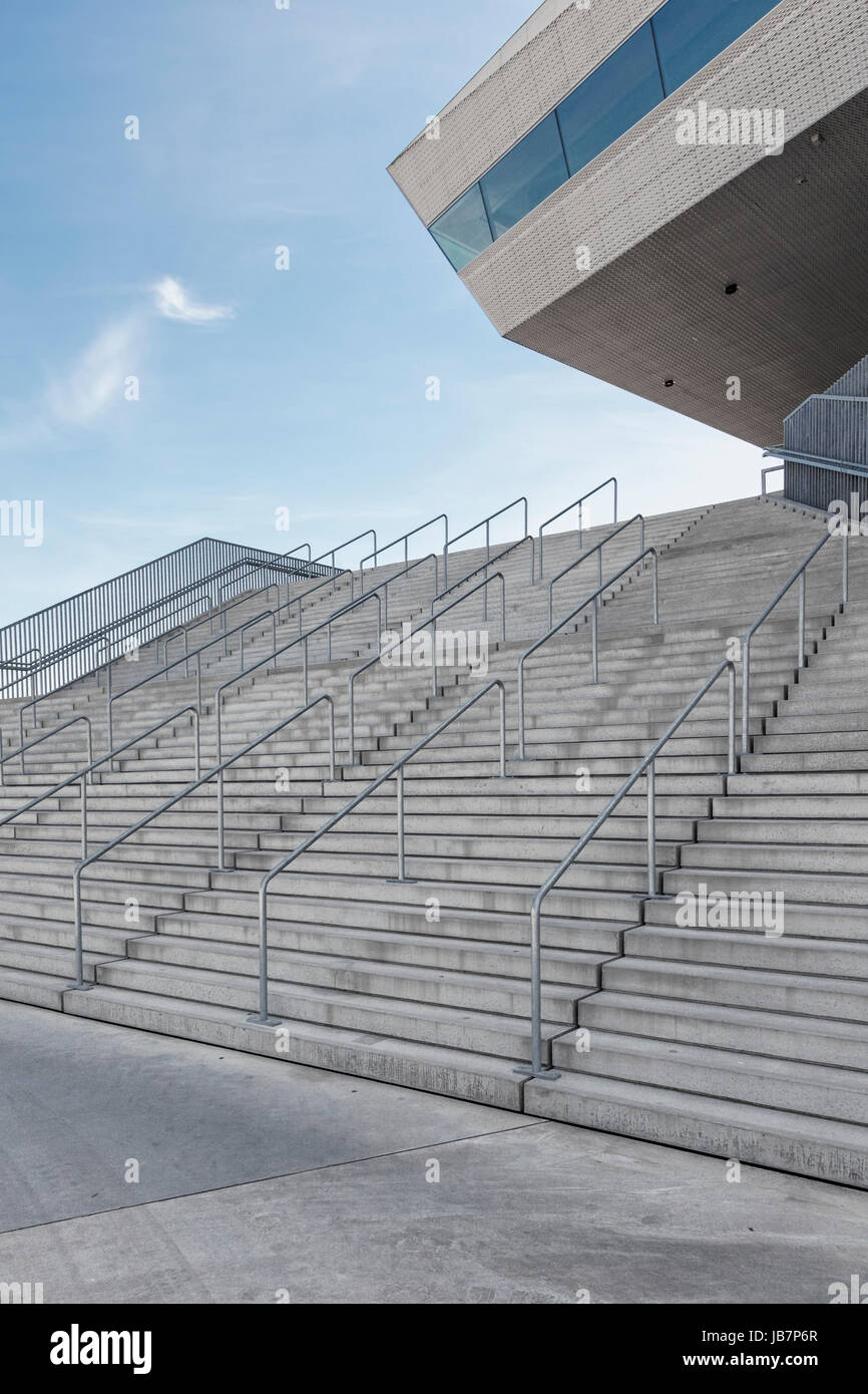 Public library architecture building hi-res stock photography and ...