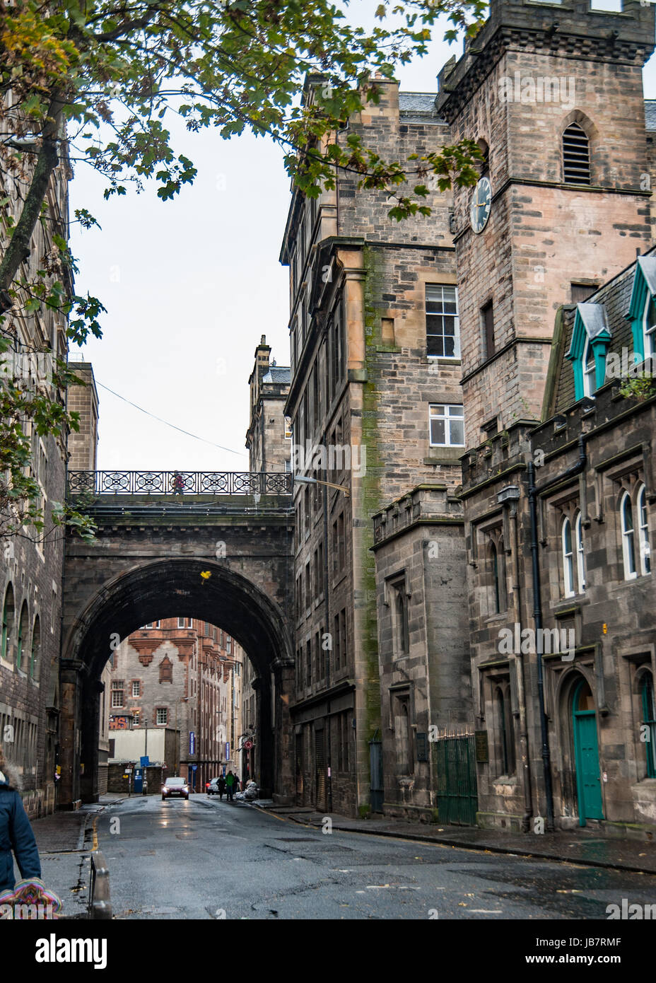 Victoria street edinburgh cowgate hi-res stock photography and images ...