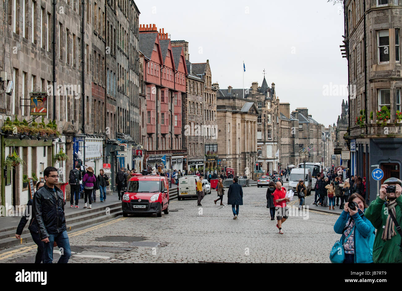 Victoria street edinburgh cowgate hi-res stock photography and images ...