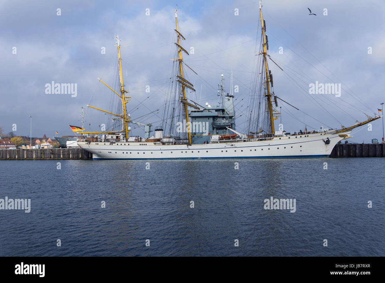 Featured tall ships hi-res stock photography and images - Alamy