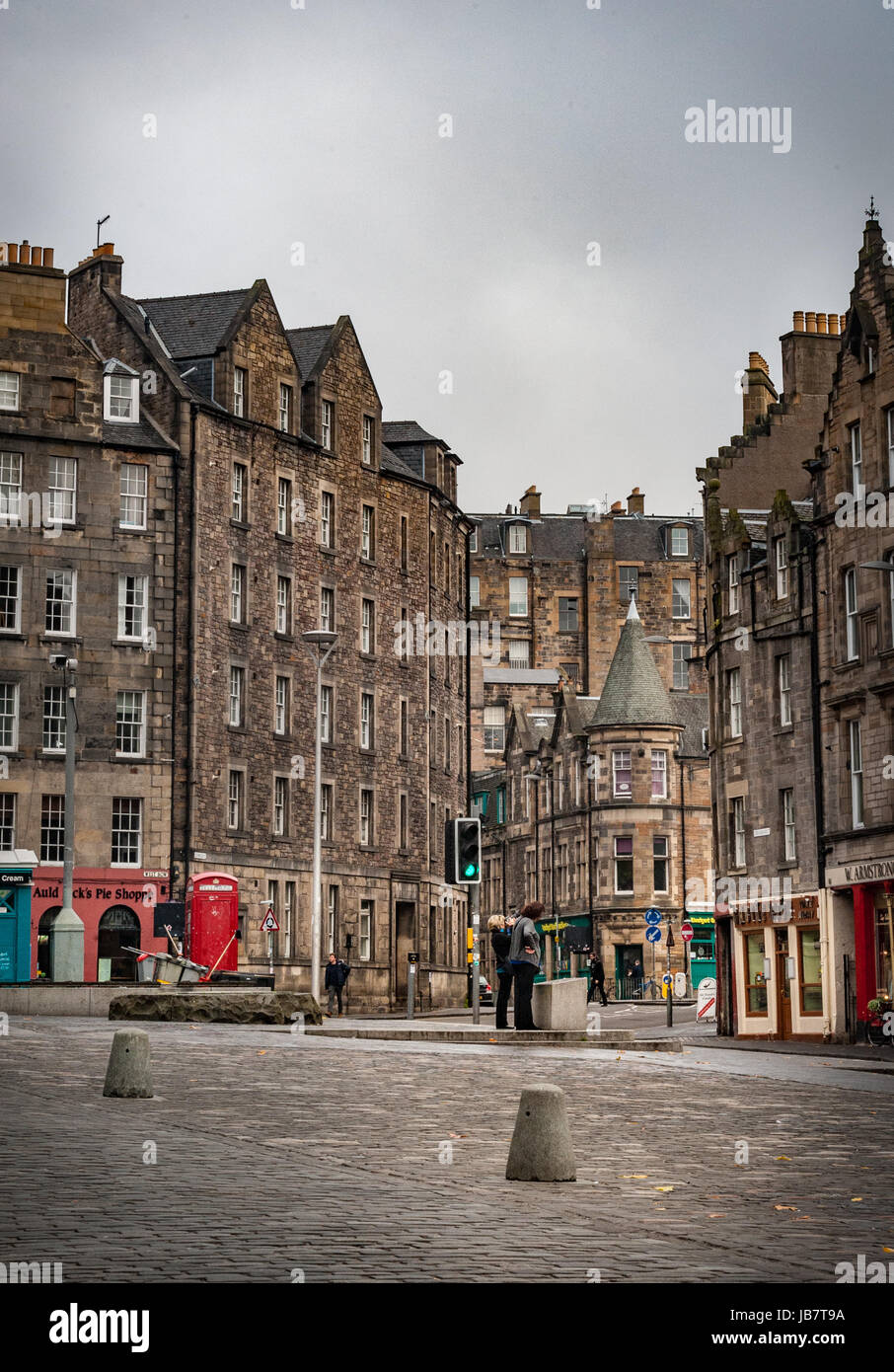 Streets of Edinburgh: path to Cowgate Stock Photo - Alamy