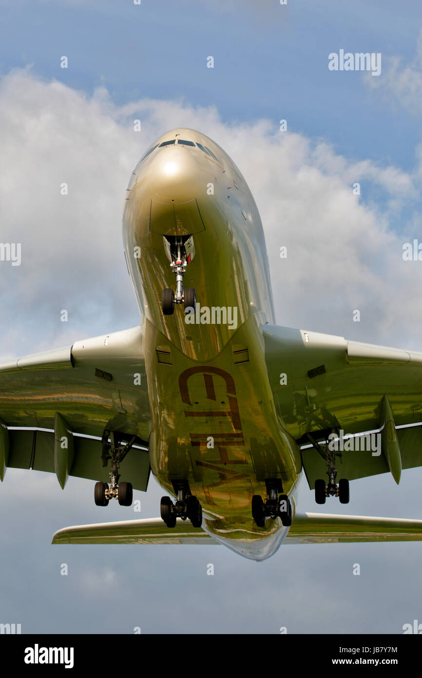 A6-APF Etihad Airways Airbus A380-800 cn-195 arriving at London ...