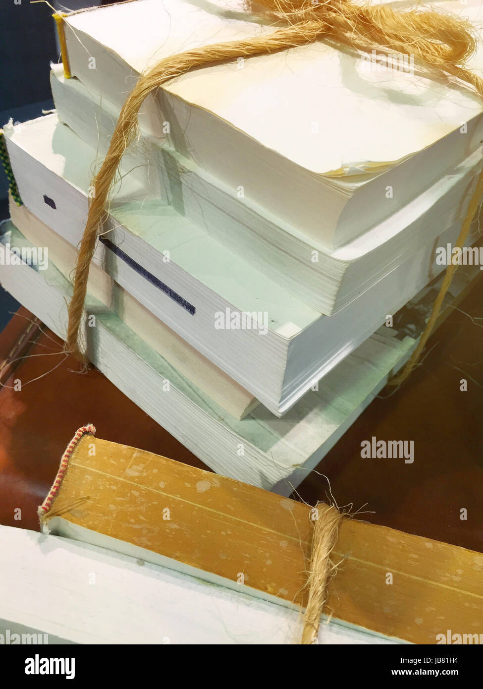 Tied knots hi-res stock photography and images - Alamy