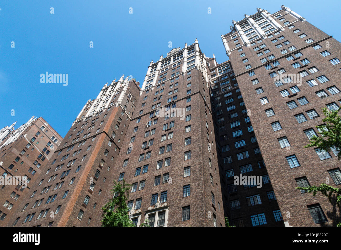 Famous tudor buildings hi-res stock photography and images - Alamy