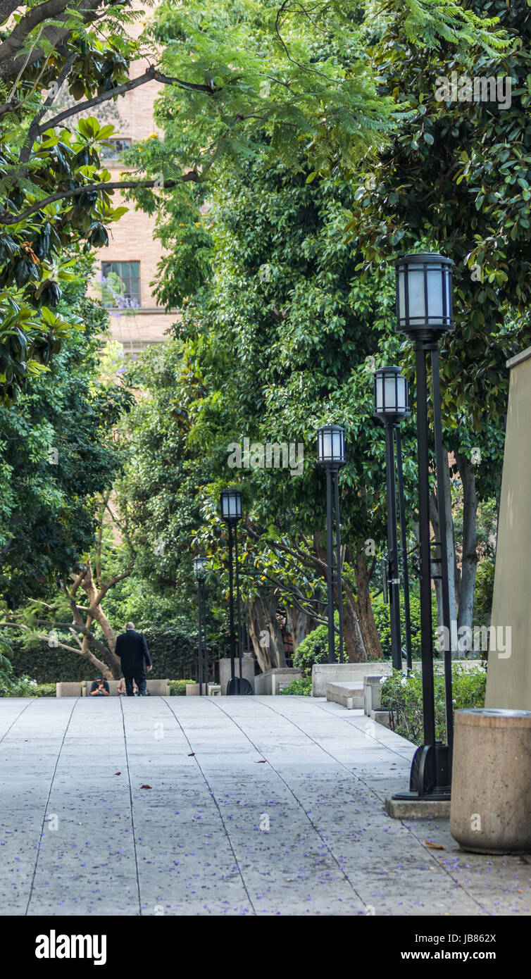 Victorian street scene lamp hi-res stock photography and images - Alamy