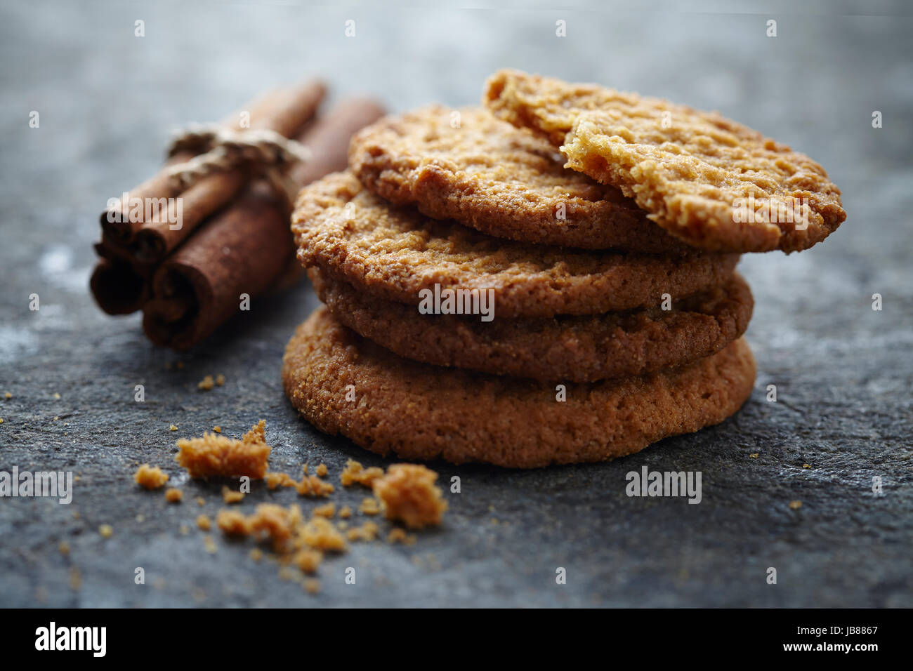 Cinnamon snaps hi-res stock photography and images - Alamy