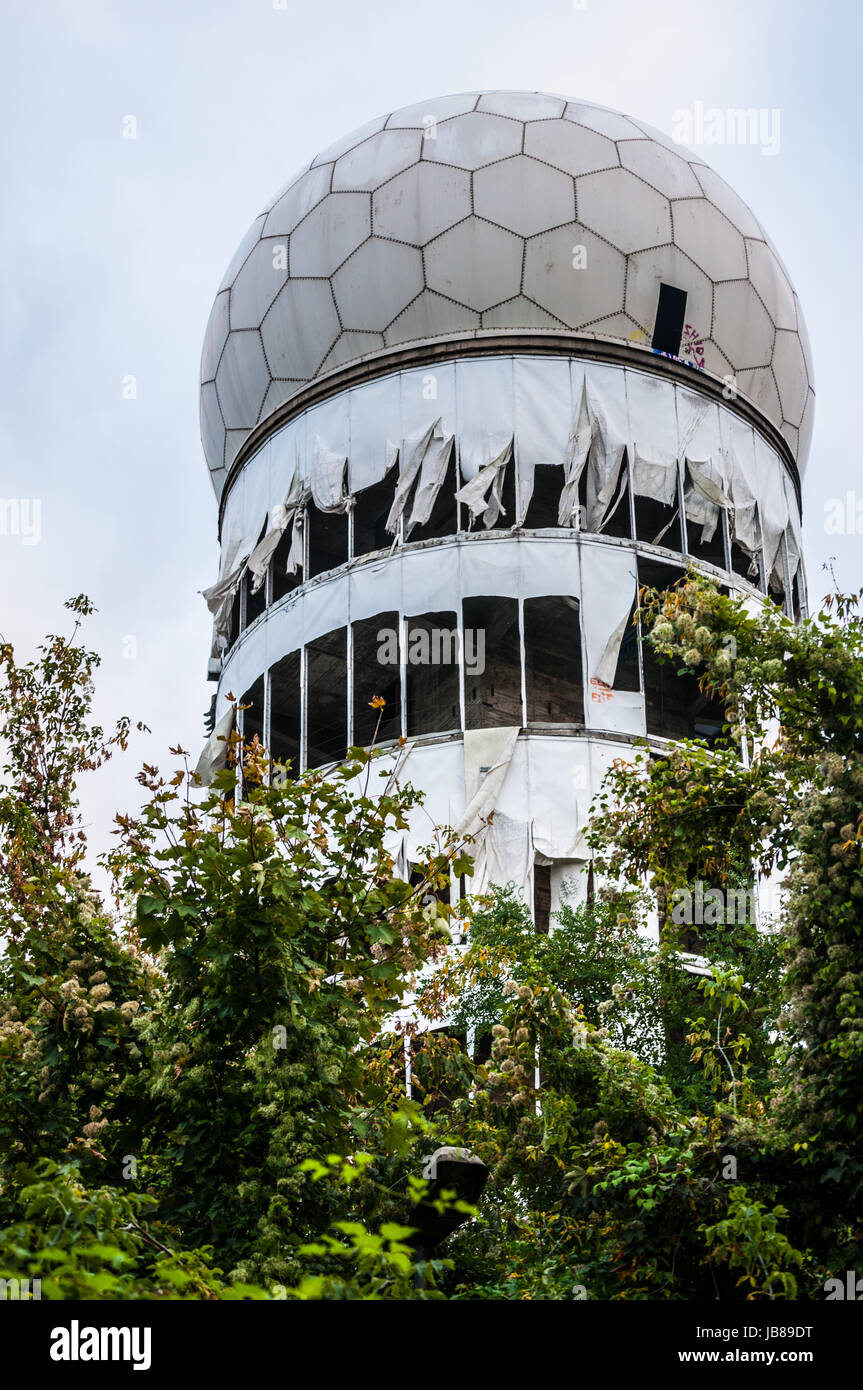 former NSA listening station on the Teufelsberg in Berlin Stock Photo ...