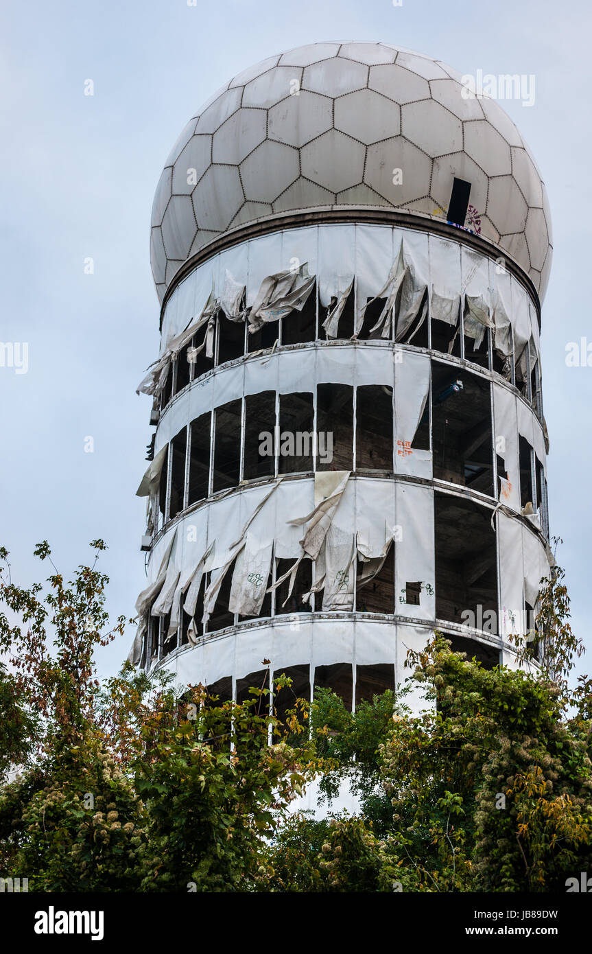 former NSA listening station on the Teufelsberg in Berlin Stock Photo ...