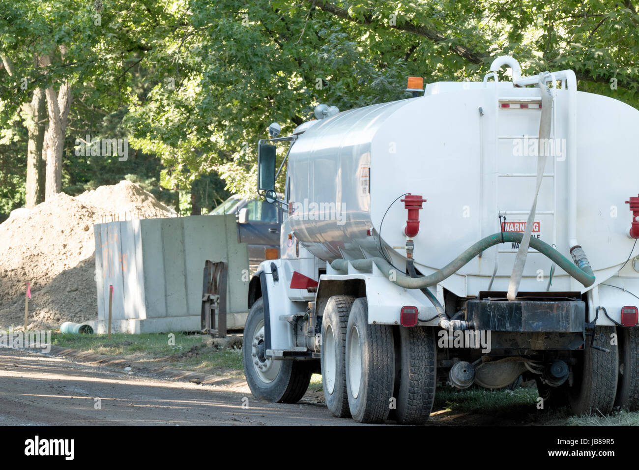 Tanker truck construction site hi-res stock photography and images - Alamy