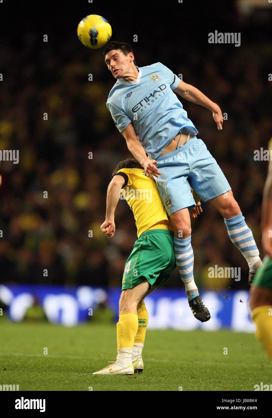 GARETH BARRY MANCHESTER CITY FC MANCHESTER CITY FC ETIHAD STADIUM ...