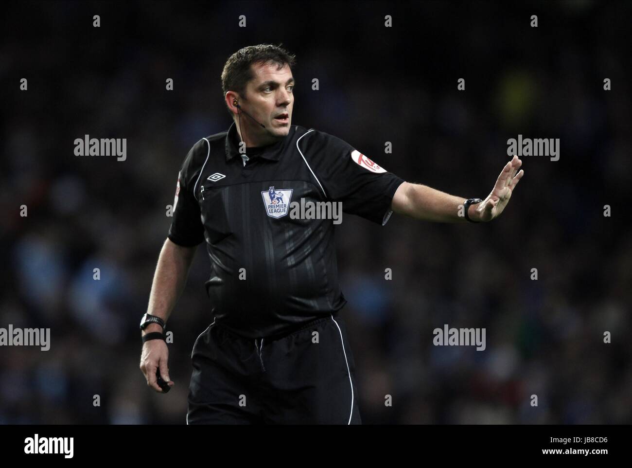 PHIL DOWD PREMIERSHIP REFEREE ETIHAD STADIUM MANCHESTER ENGLAND 18 December 2011 Stock Photo - Alamy