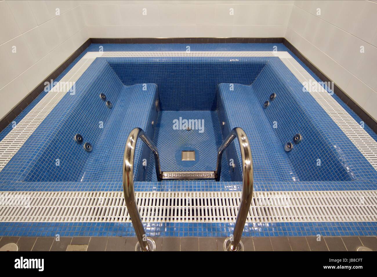 Olympic bath hi-res stock photography and images - Alamy