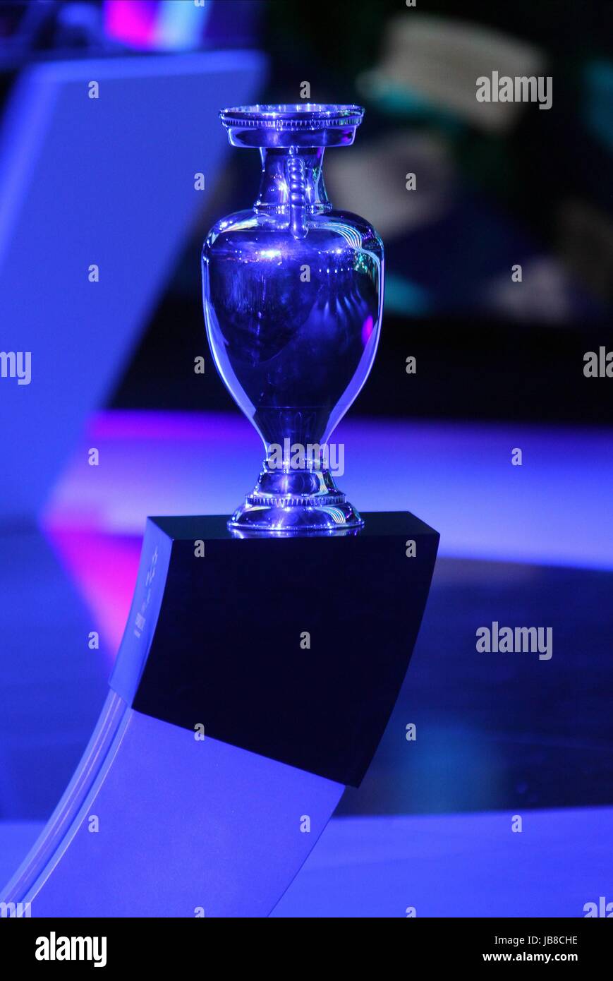 UEFA EURO 2012 TROPHY UEFA EURO 2012 FINAL DRAW UEFA EURO 2012 FINAL ...