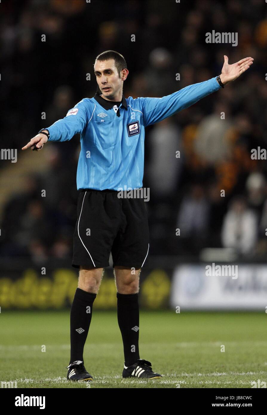 WAYNE PORTER FOOTBALL REFEREE FOOTBALL REFEREE KC STADIUM HULL ENGLAND ...