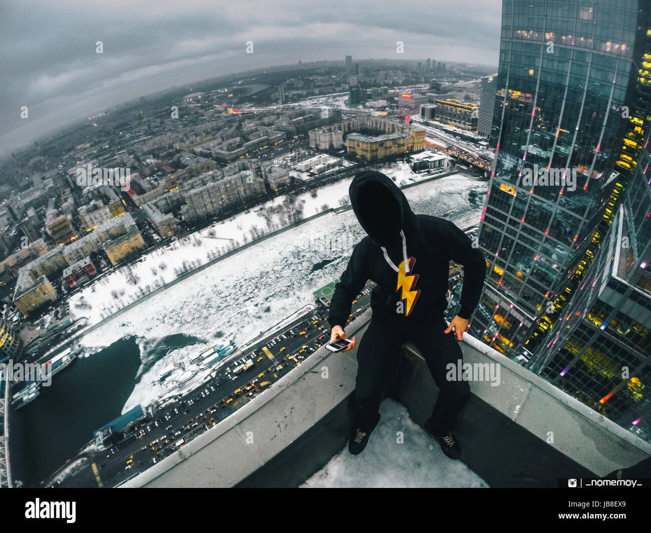 MOSCOW, RUSSIA: HEART-STOPPING pictures and video show the moment a ...