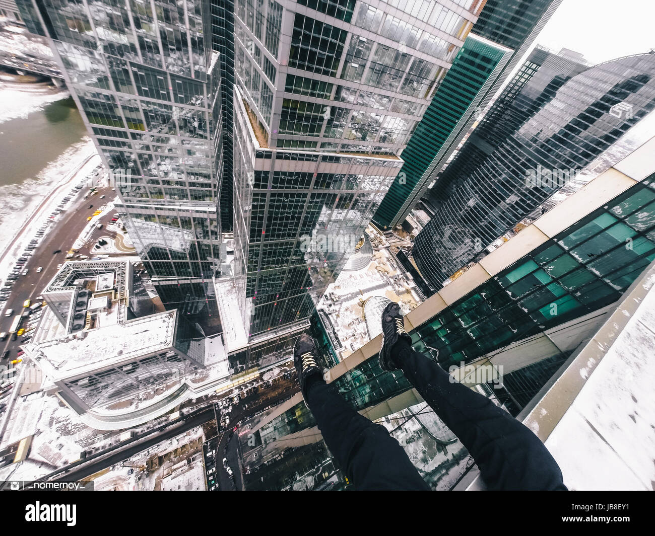 MOSCOW, RUSSIA: HEART-STOPPING pictures and video show the moment a ...